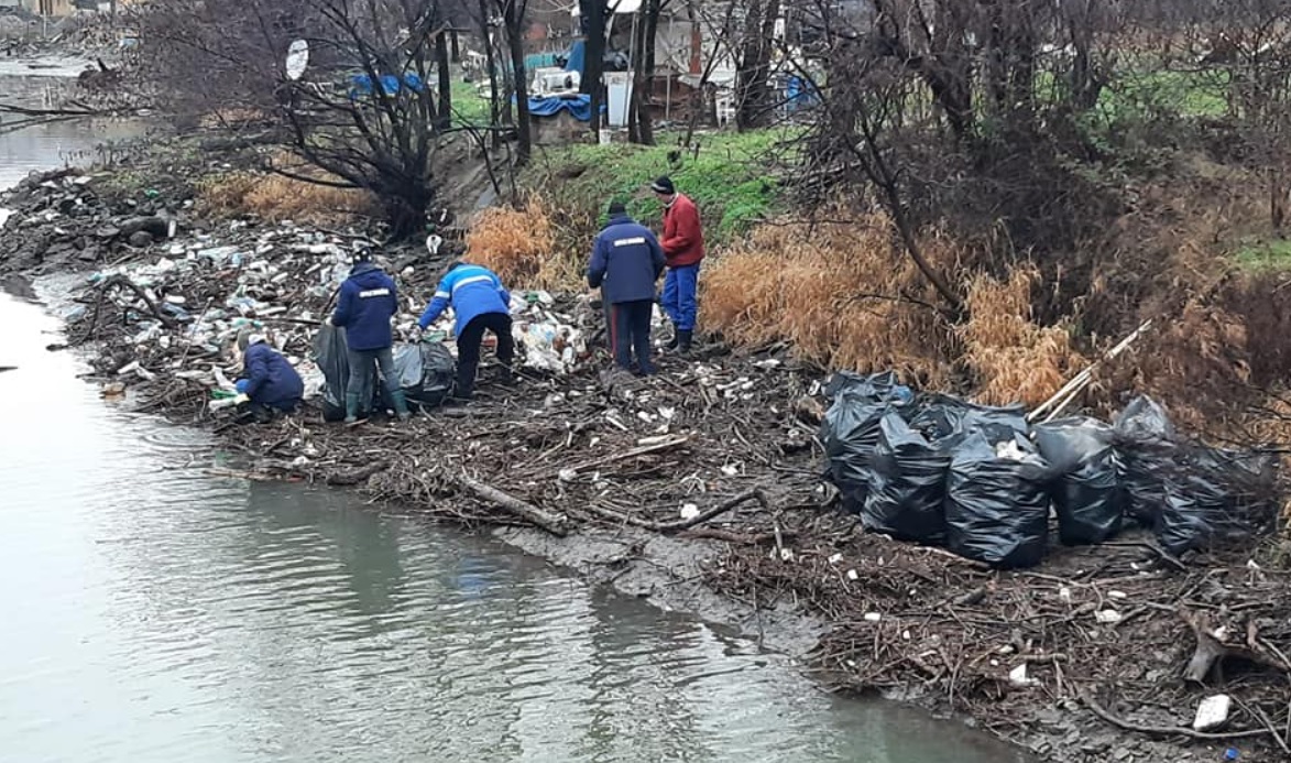 Mehedinți: Barajul de la Coramnic s-a rupt. Munți de gunoaie au ajuns ...