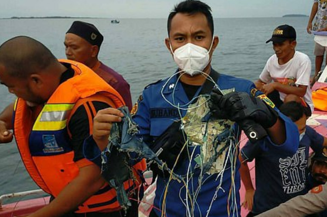 Scafandrii au găsit epava avionului prăbușit în Marea Java : Europa FM