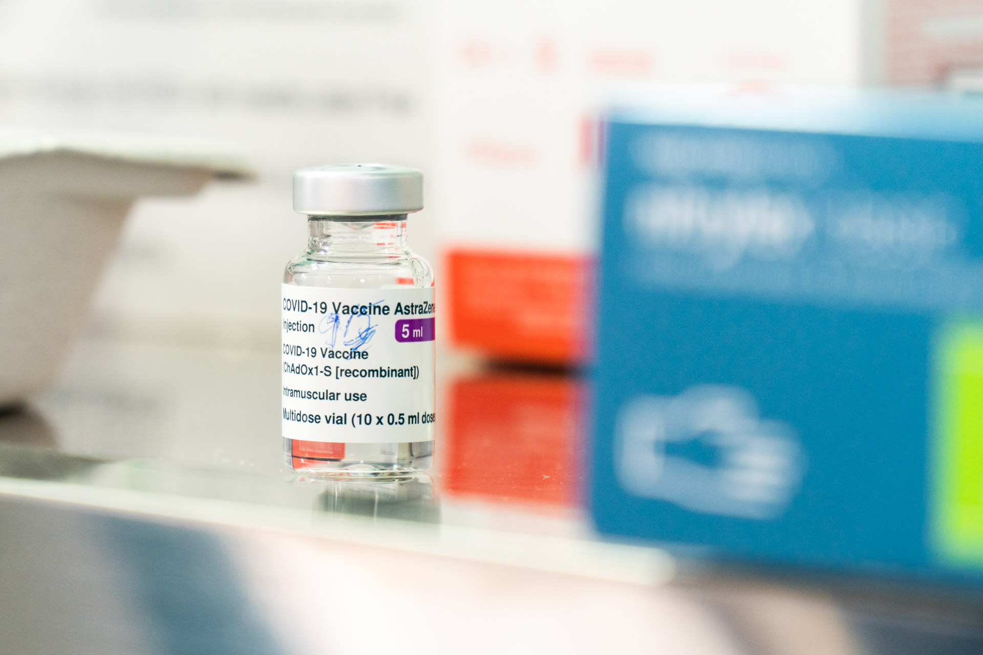 O nouă tranşă de vaccin AstraZeneca ajunge, joi, în România : Europa FM