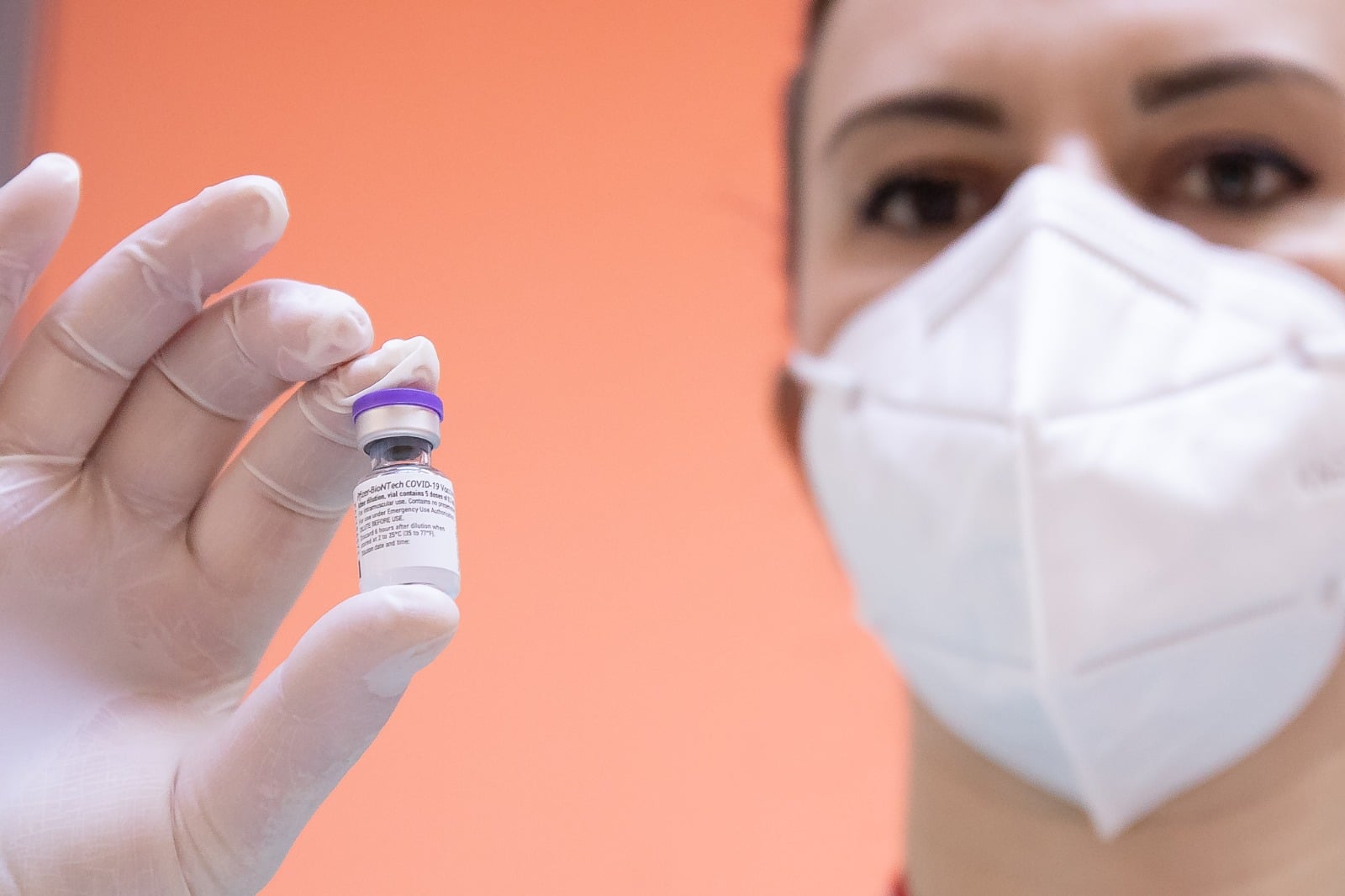 Cel mai numeros lot de vaccinuri Pfizer-BioNTech ajunge, luni, în ...