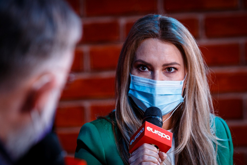 Deșteptarea României: Dana Războiu, în dialog cu ascultătorii Europa FM ...