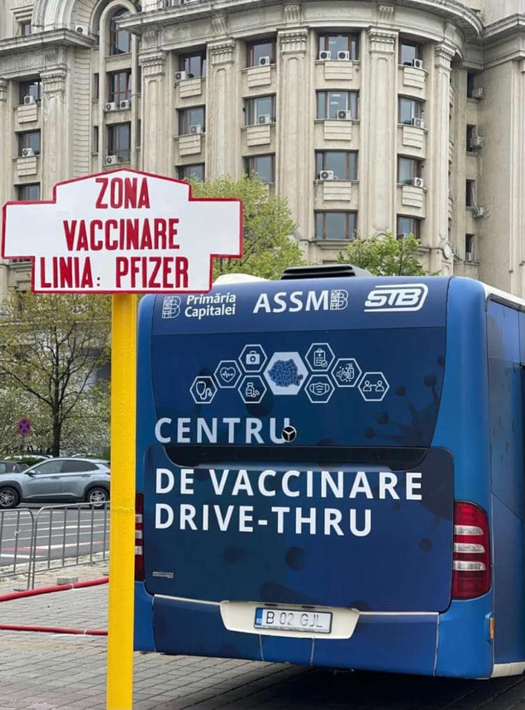 Joi se deschide primul centru de vaccinare drive-thru din București, în Piața Constituției ...