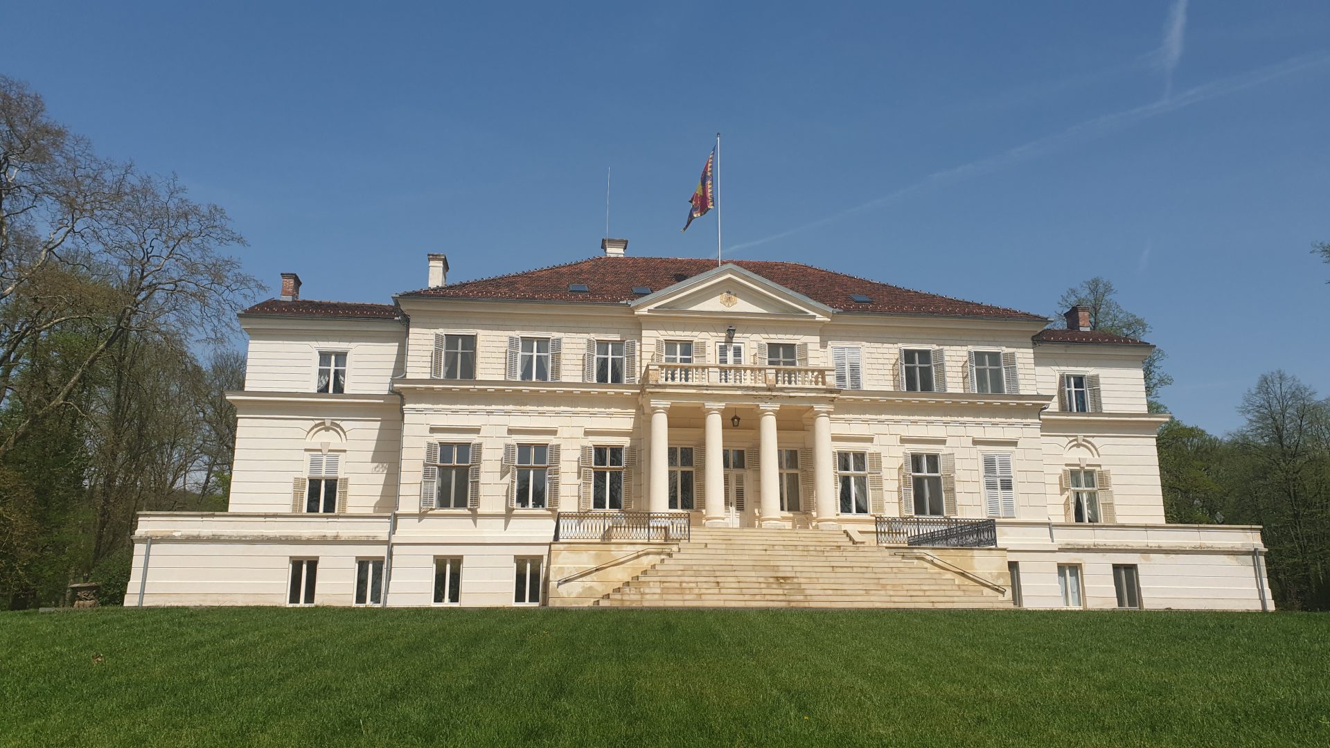 Domeniul Regal de la Săvârșin, vizitat de sute de oameni în primele ...