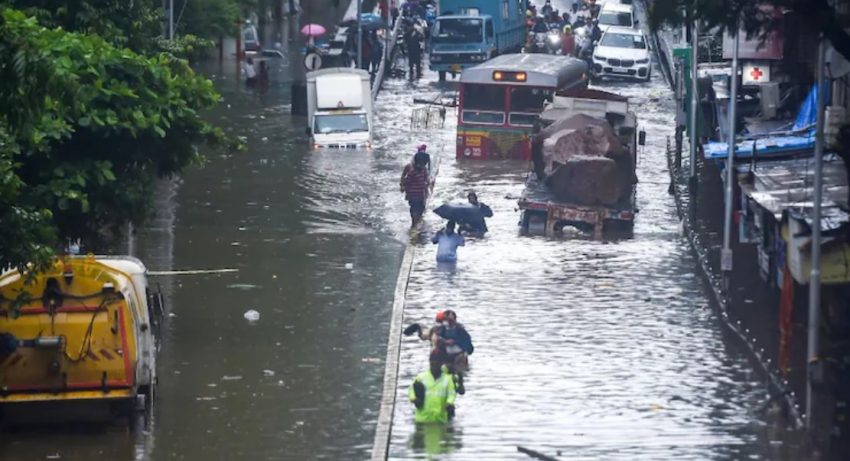 Ploile musonice au ucis zeci de persoane în India : Europa FM