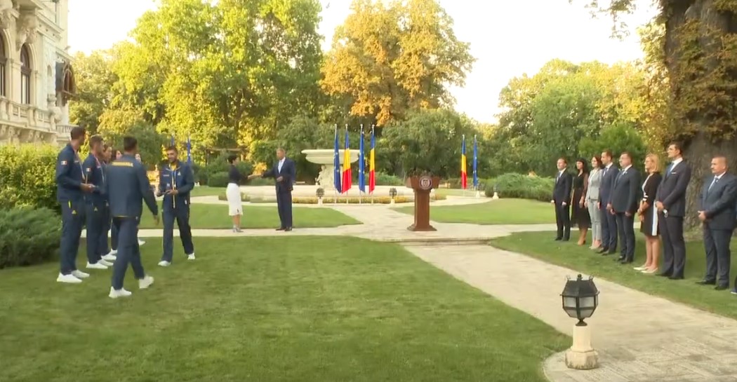 Klaus Iohannis i-a decorat pe sportivii medaliați la Olimpiada de la ... Klaus Iohannis i-a decorat pe sportivii medaliați la Olimpiada de la ...