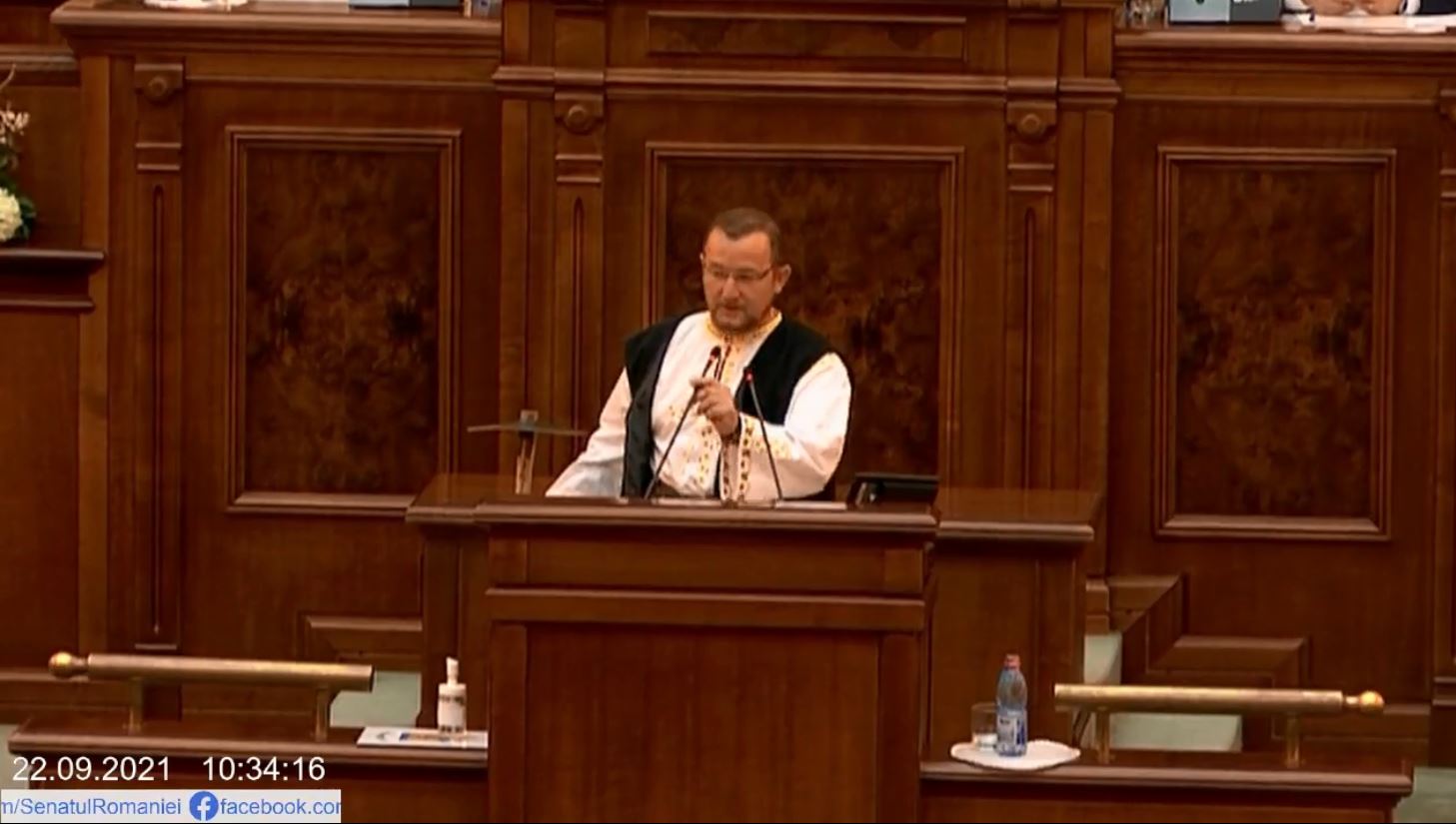 Parlament: Un senator PSD a mers la tribună cu o sapă | AUDIO : Europa FM