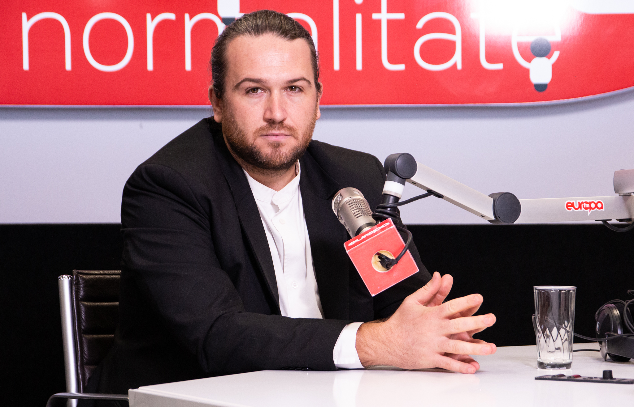 Piața Victoriei, cu Adriana Nedelea: Invitat este jurnalistul Sebastian ...