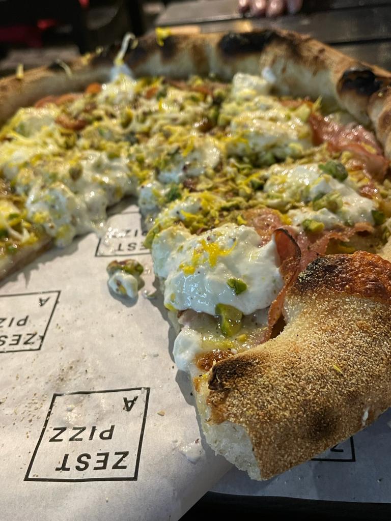 Piața Obor: Răzvan, chef-ul care creează Zest Pizza, dezvăluie secretul ...