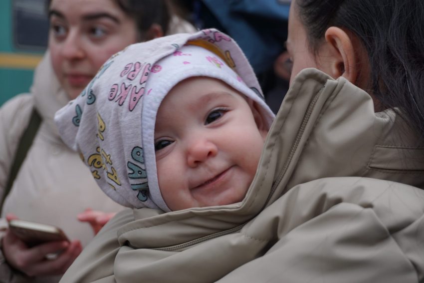 Peste 120 de copii din centre sociale din Ucraina au ajuns în România ...