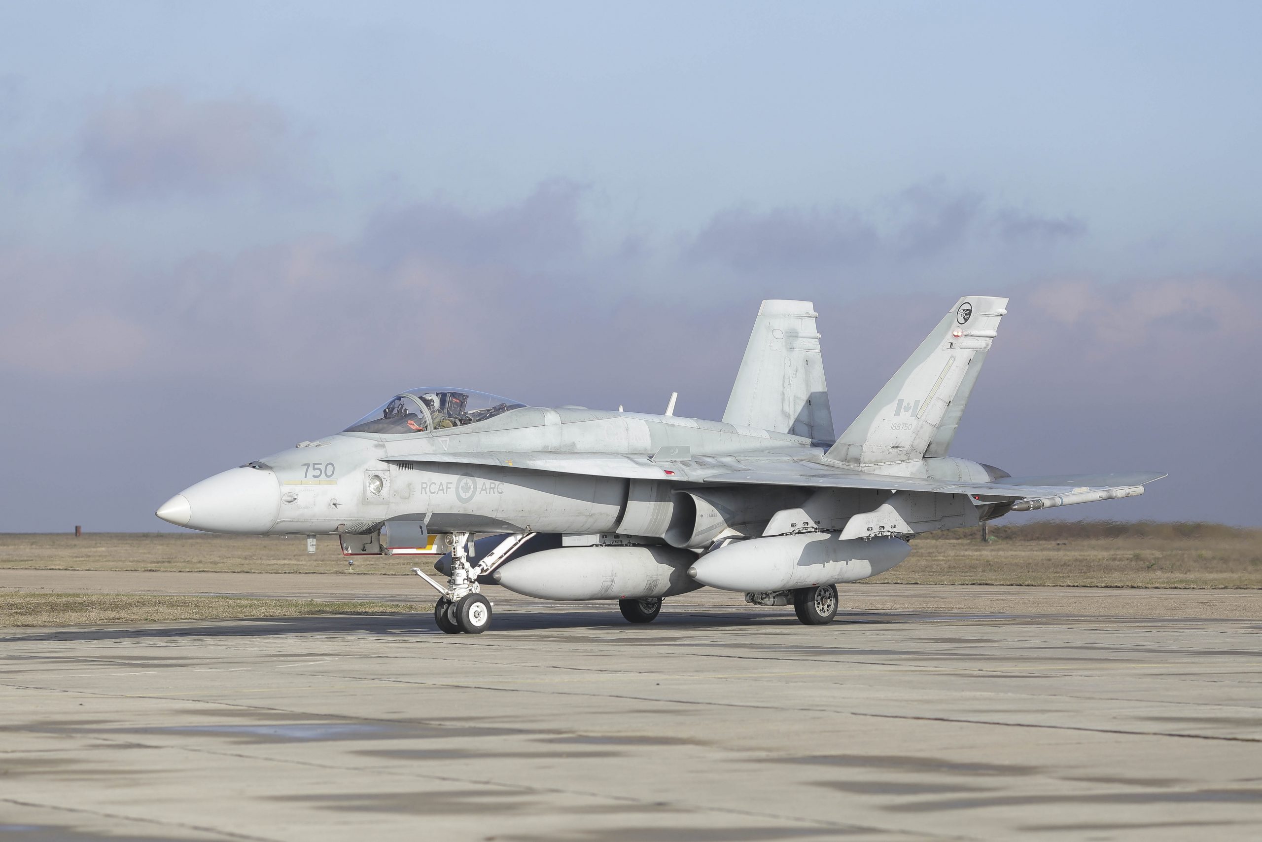 Canada va trimite din nou avioane de luptă în România pentru a face ...