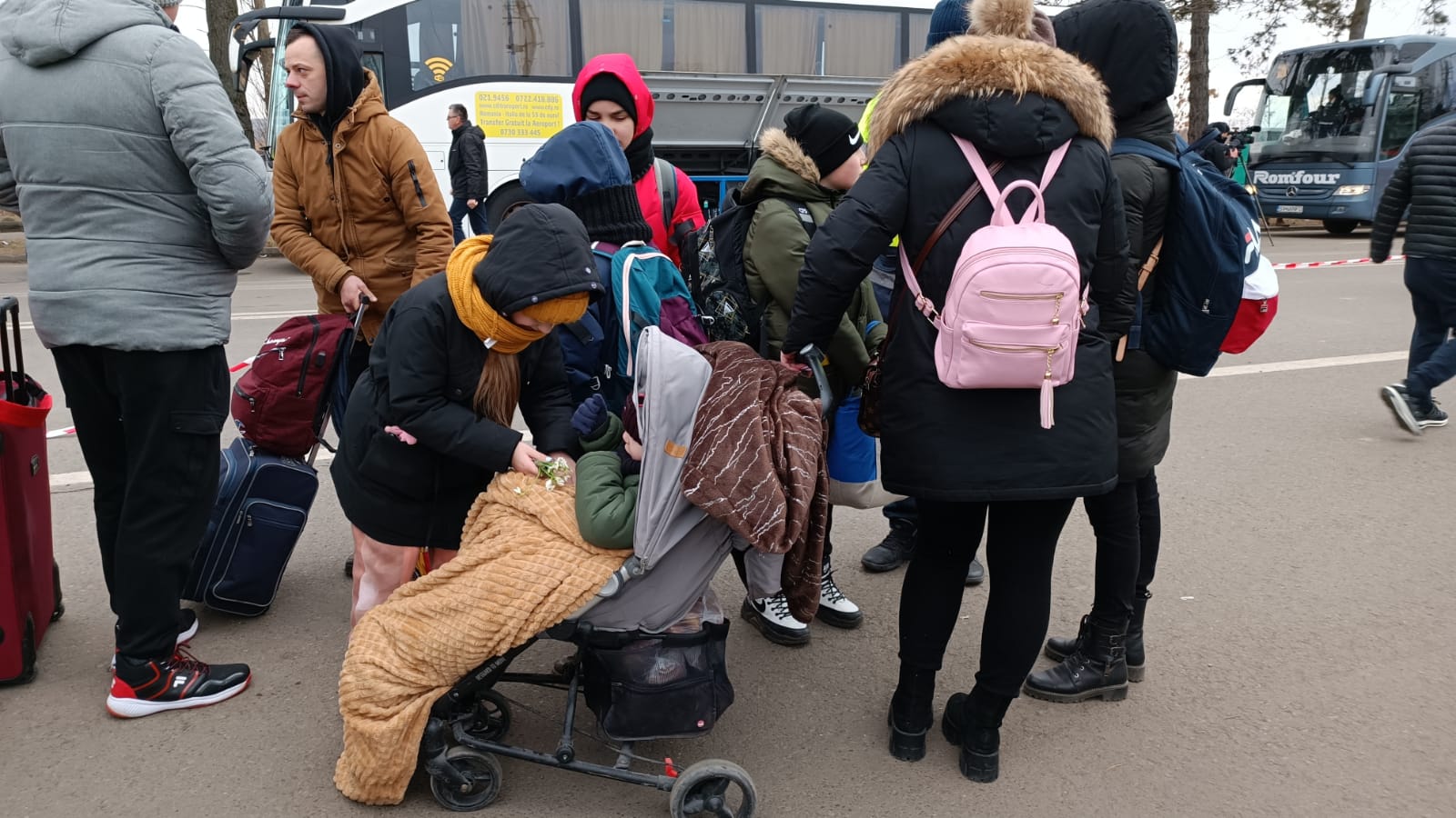 Refugiații ucraineni vor putea lucra în România fără aviz de angajare ...