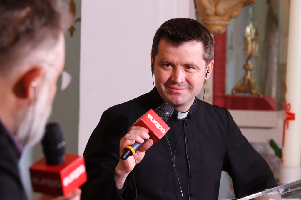 Părintele Doboș: Nu putem schimba mersul mare al lumii, dar putem ...