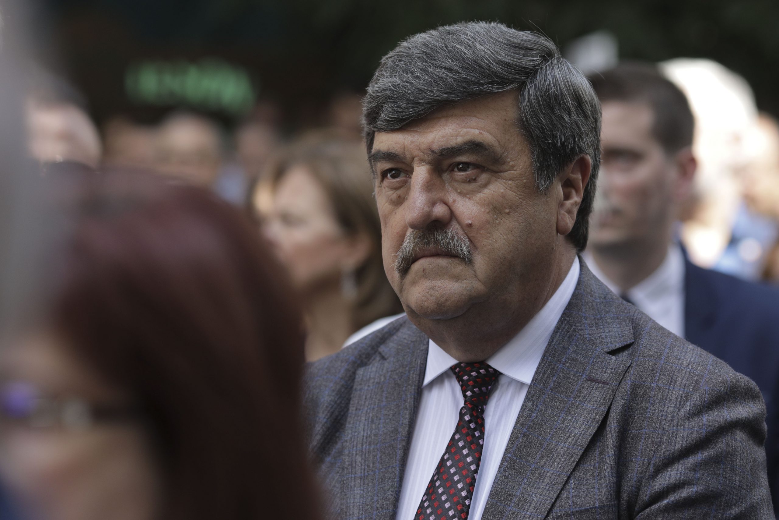 Toni Greblă este noul prefect al Capitalei. Fostul judecător CCR o ... Toni Greblă este noul prefect al Capitalei. Fostul judecător CCR o ...