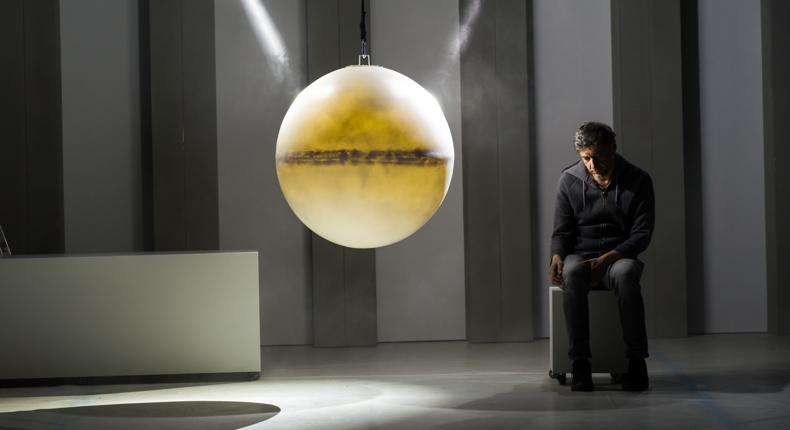 Spectacolul "Fade In / Fade Out", un proiect experimental care ...