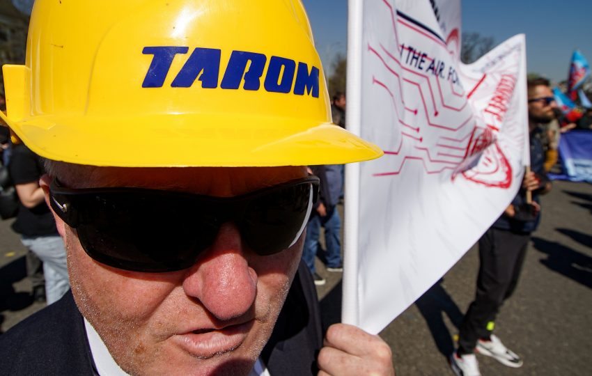 Grevele de la TAROM vor afecta grav traficul aerian intern, spun ...