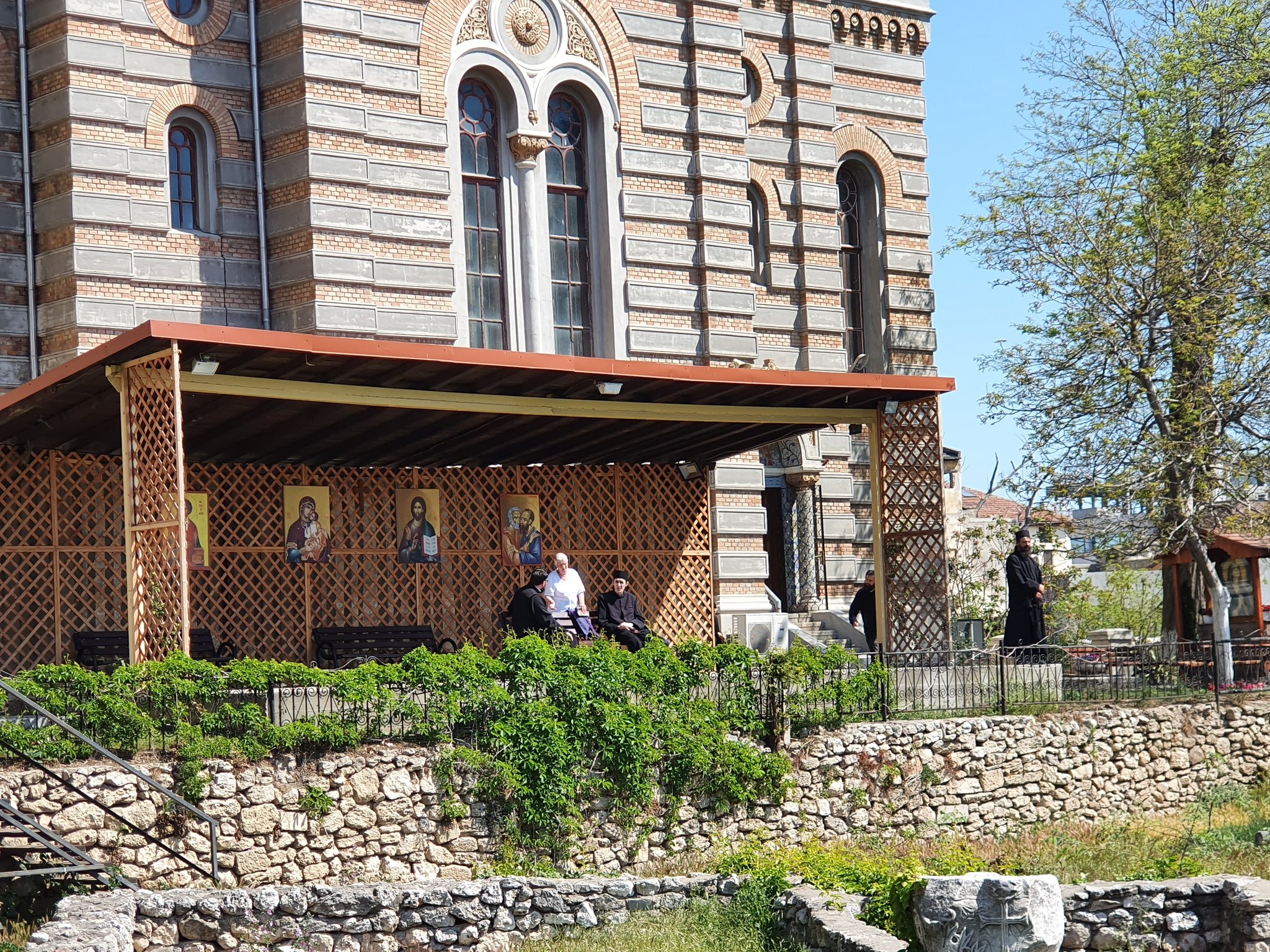 Curtea de Apel Constanța: Arhiepiscopia Tomisului, împreună cu un fost ...