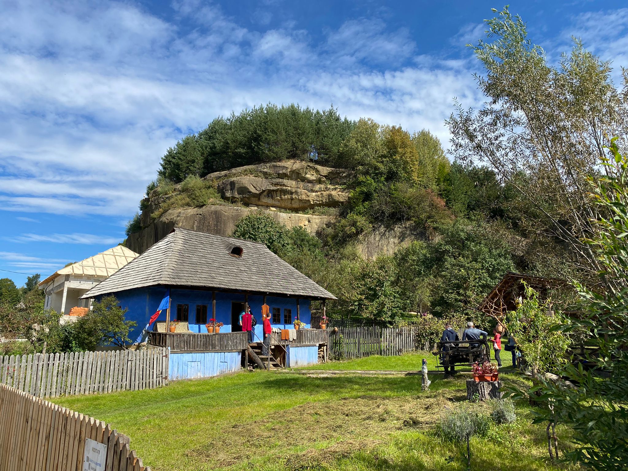 Corbii de Piatră, biserica rupestră cu două altare | GALERIE FOTO ...