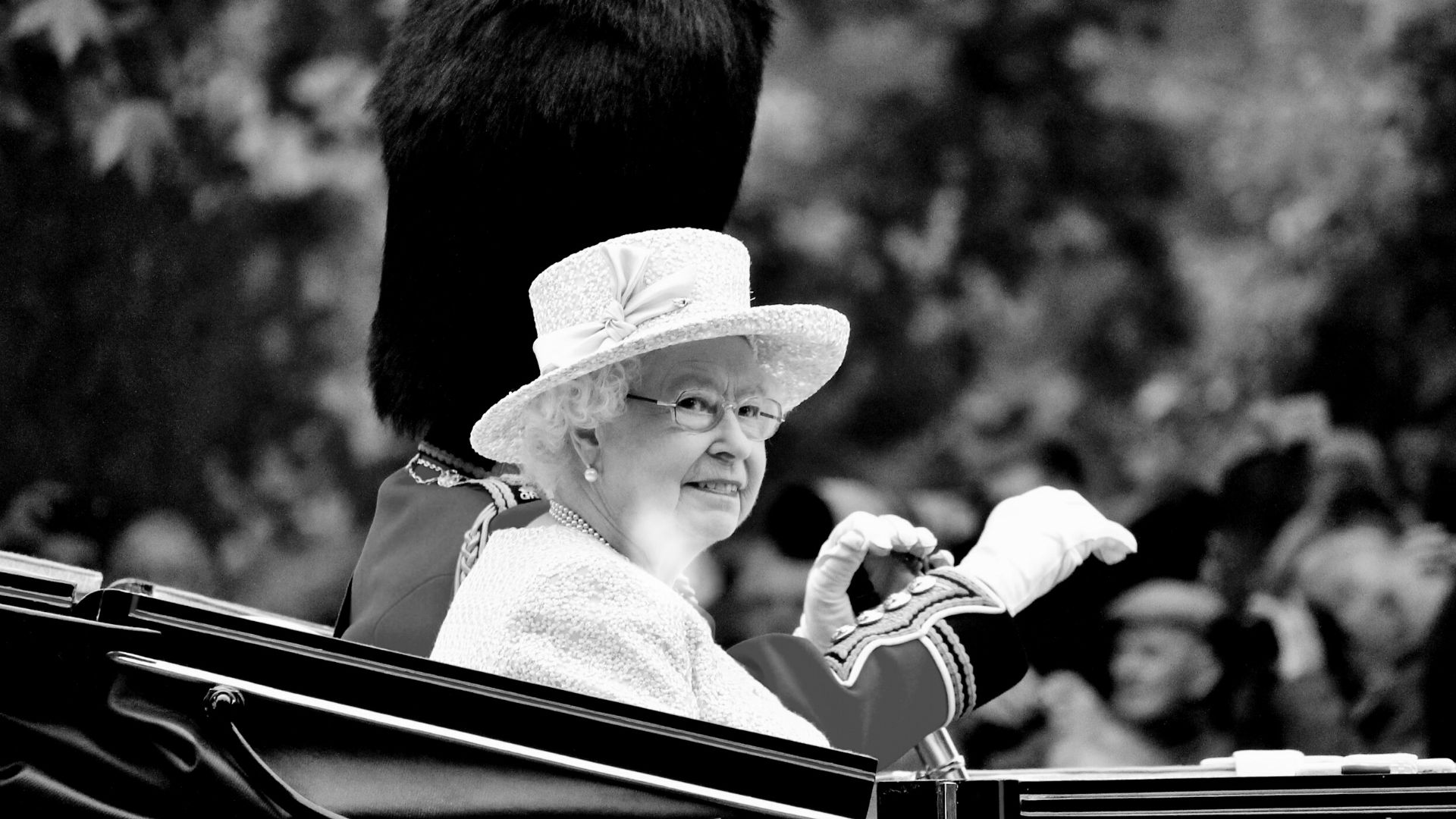 Regina Elisabeta a II-a, pe copertele tuturor publicațiilor britanice ...