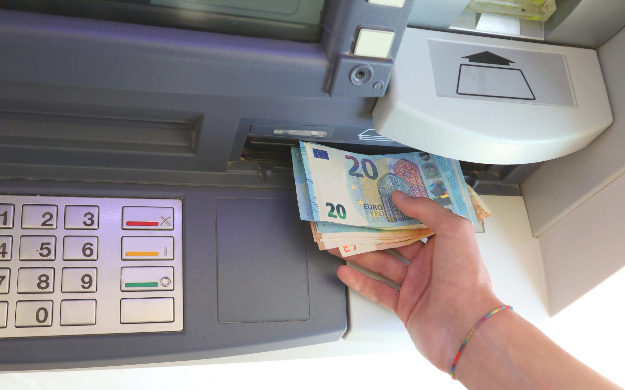 Atac la un bancomat din Timisoara : Europa FM
