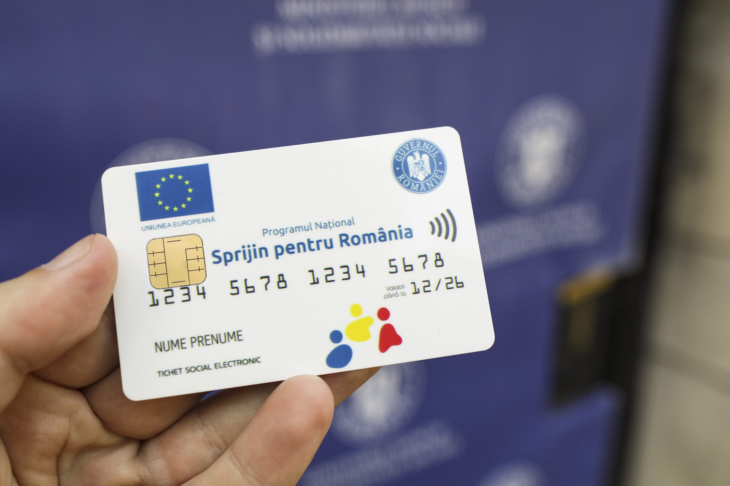 Primii bani pe cardurile sociale vor ajunge la beneficiari la mijlocul ...