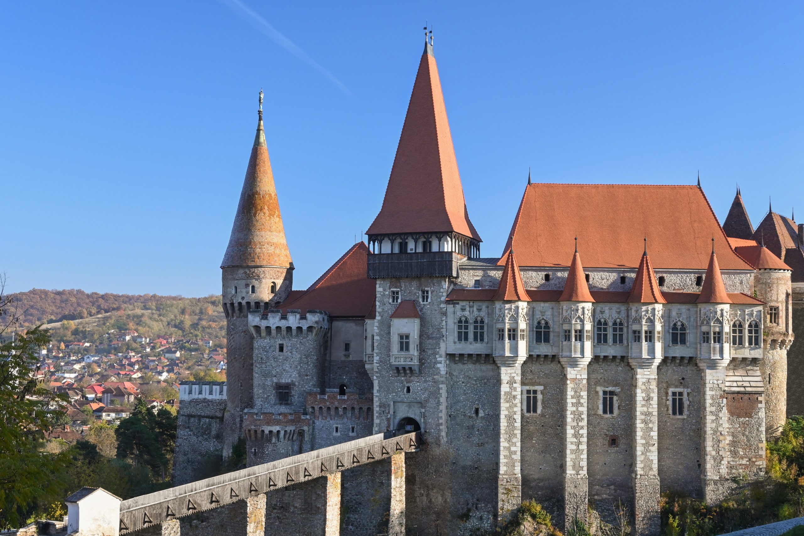 Noi încăperi ale Castelului Corvinilor, descoperite în timpul ...