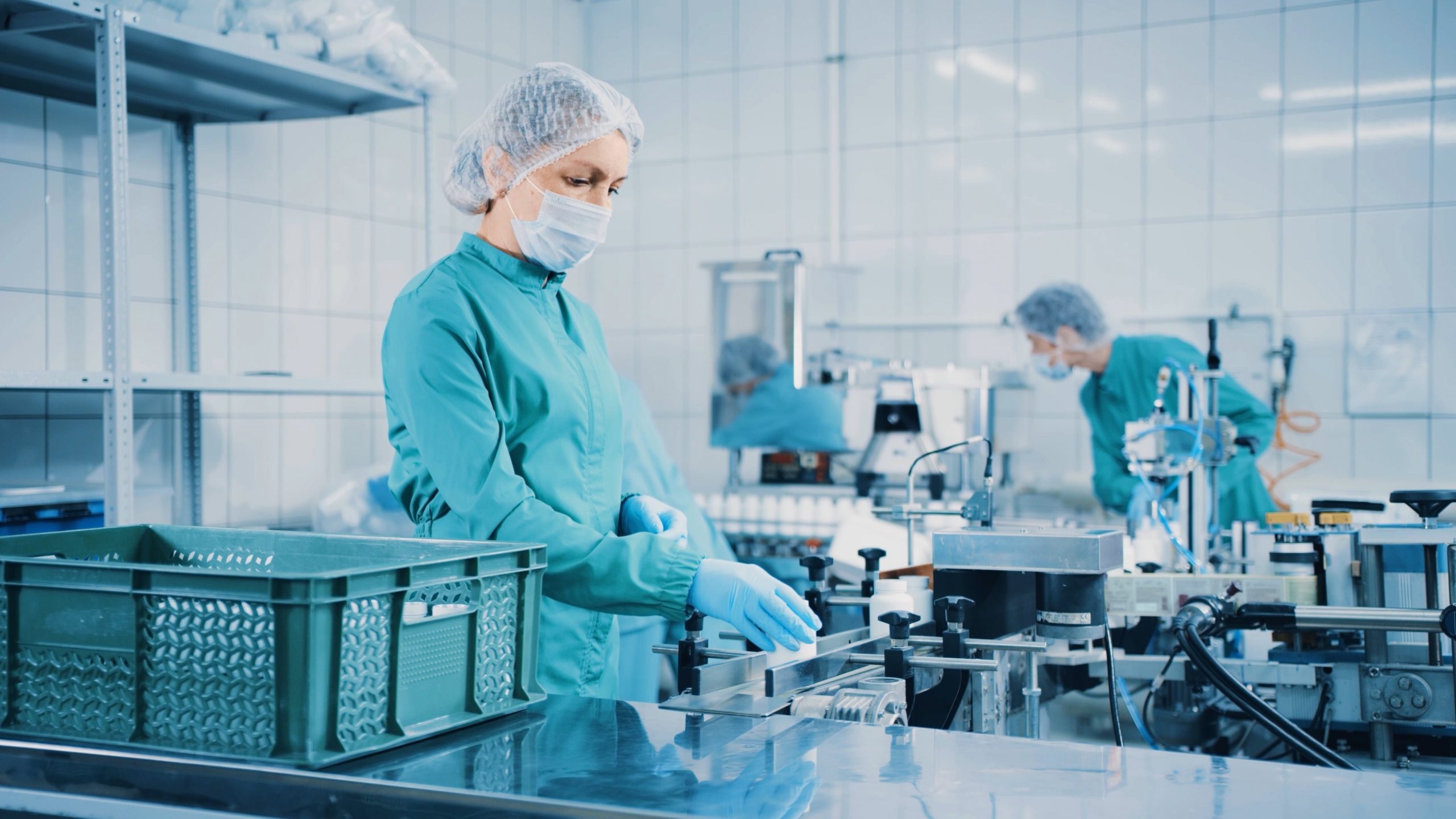 Mai multe medicamente fabricate în România ar putea dispărea, spun ...