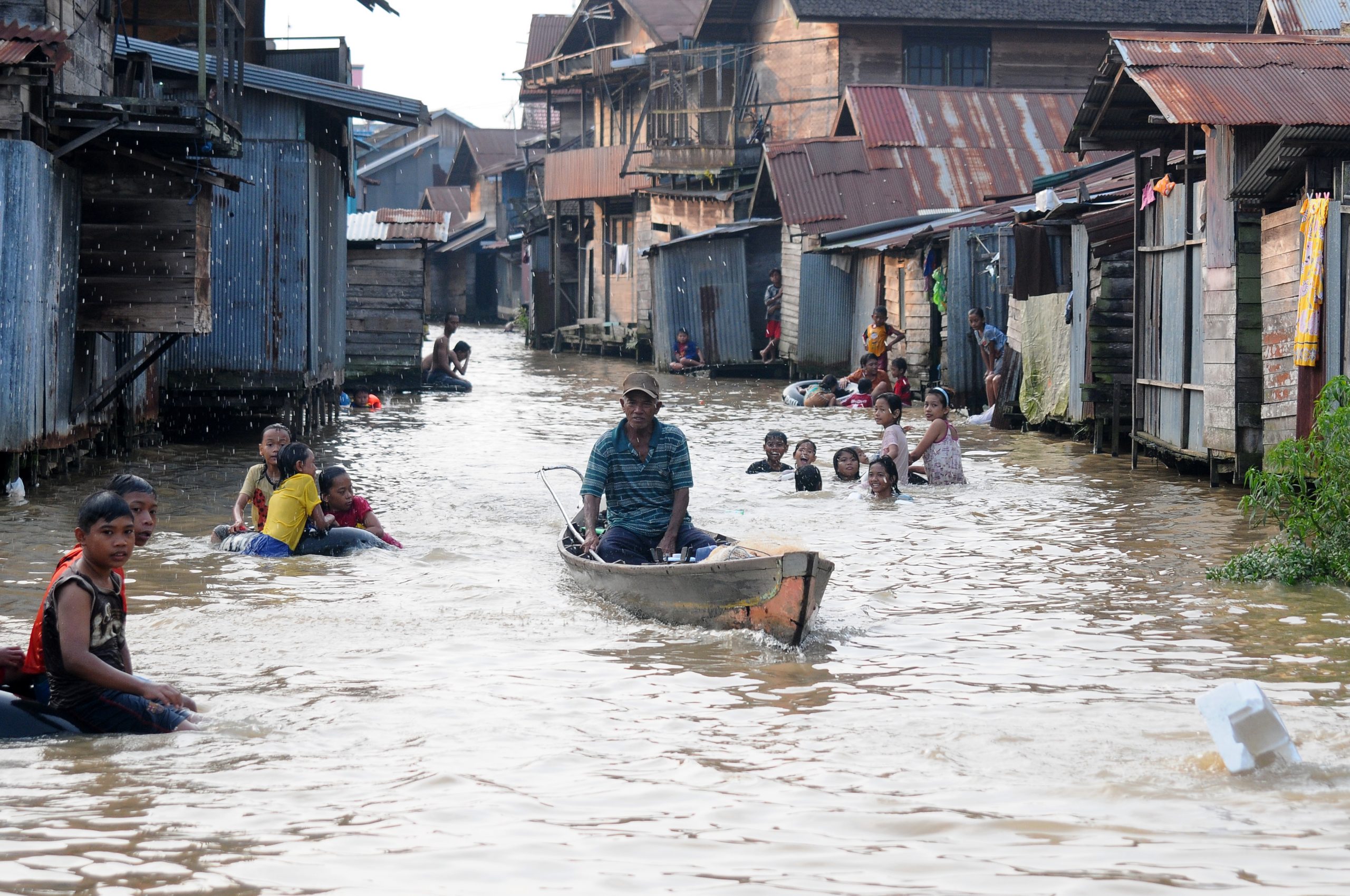 Pakistan: Peste 340 de persoane au murit până acum din cauza bolilor ...