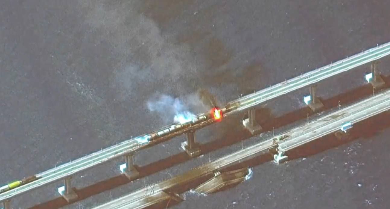 După explozia de pe podul peste strâmtoarea Kerci, Putin acuză Kievul ...