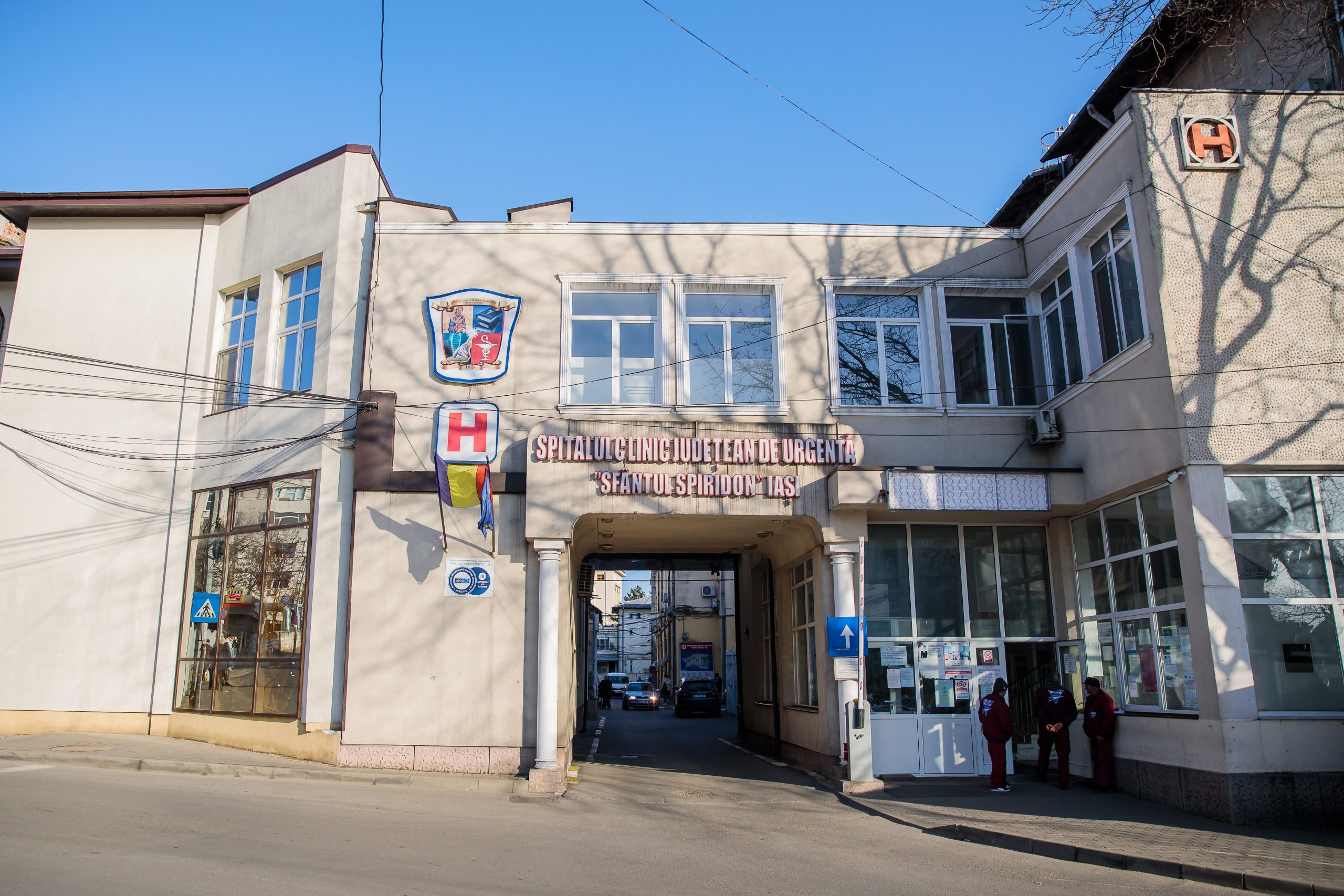 Iași: O doctoriță este acuzată că și-a cazat părinții în spital timp de ...