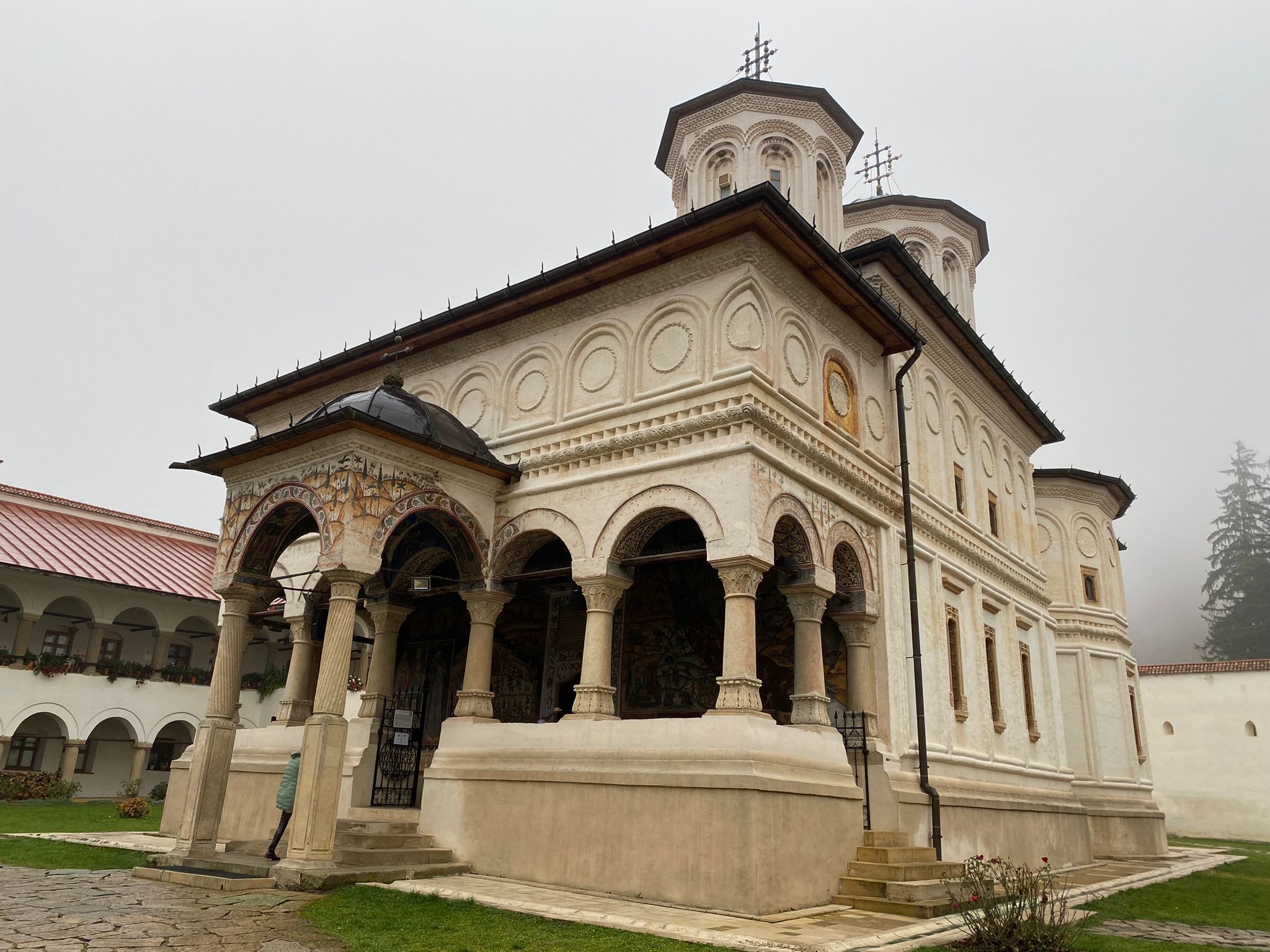 Mănăstirea Hurezi, ridicată de Constantin Brâncoveanu ca loc de ...