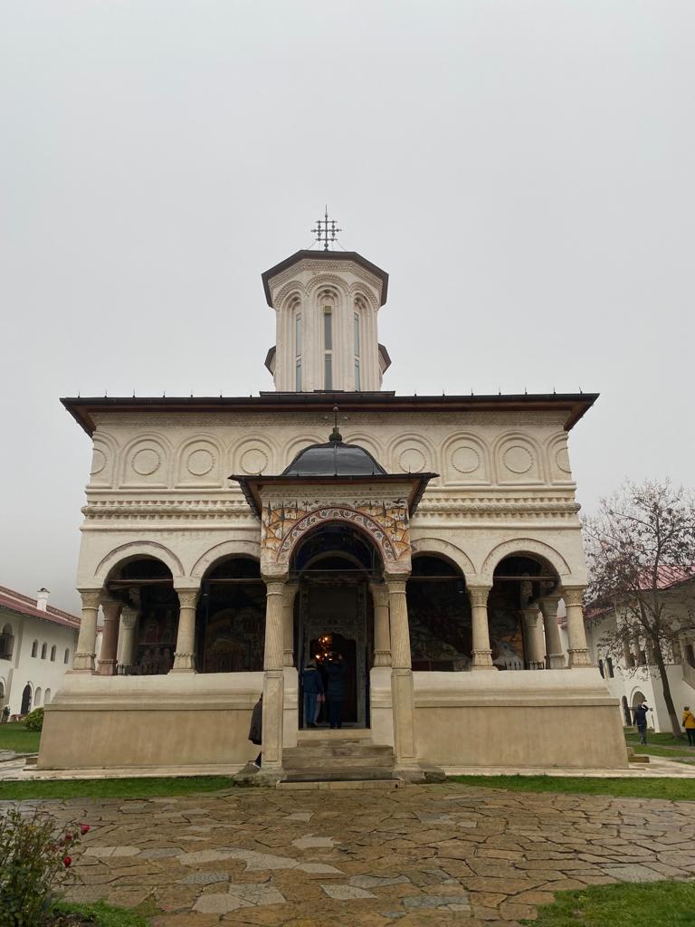 Mănăstirea Hurezi, ridicată de Constantin Brâncoveanu ca loc de ...