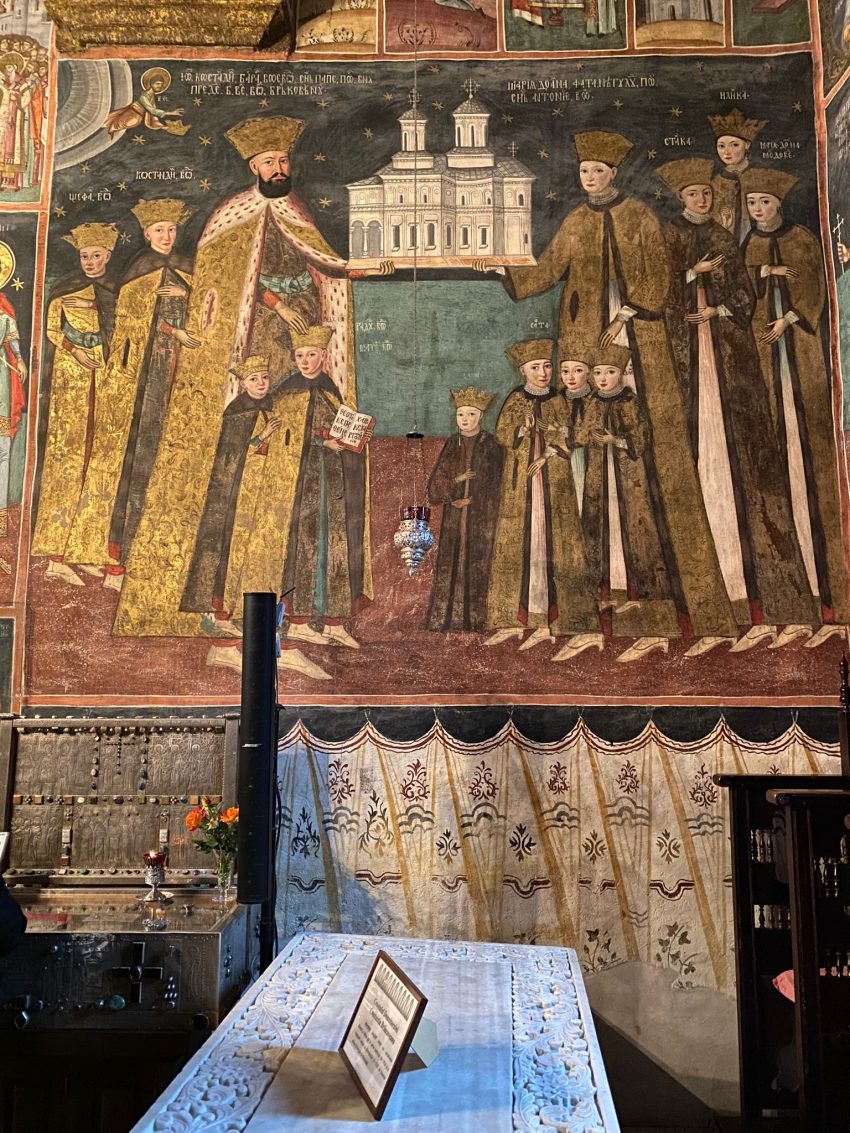 Mănăstirea Hurezi, ridicată de Constantin Brâncoveanu ca loc de ...