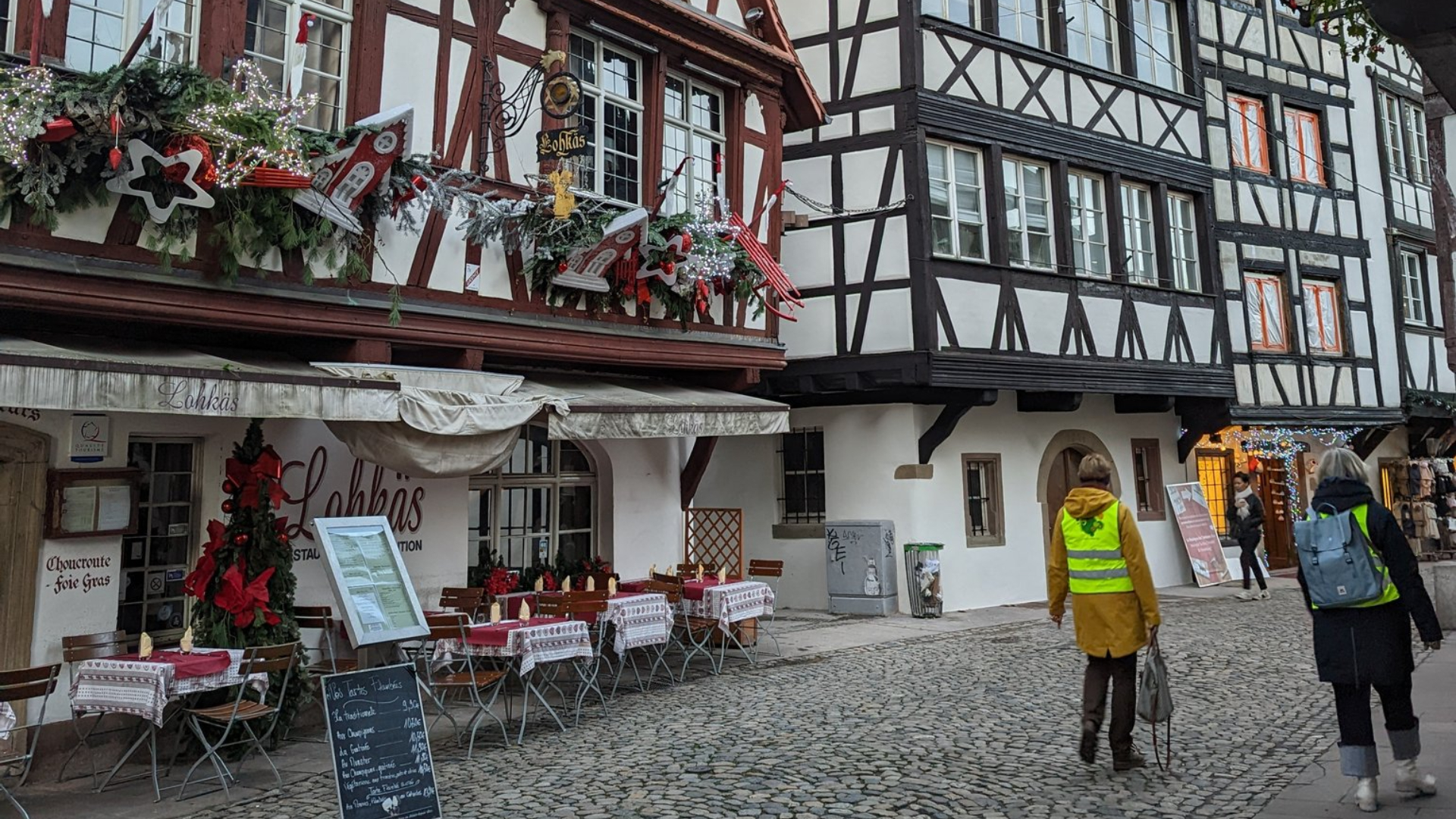 Târgul de Crăciun de la Strasbourg se deschide vineri, 25 noiembrie. Peste 2 milioane de ...