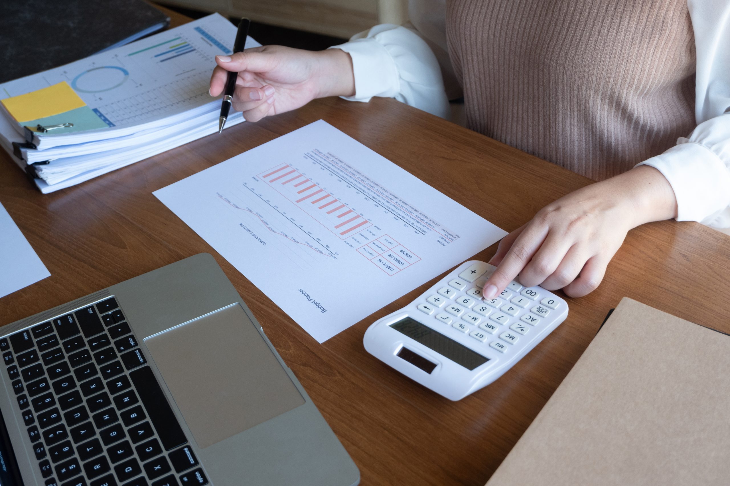 Argeș: Contabila unei primării, acuzată că și-a plătit ratele din ...