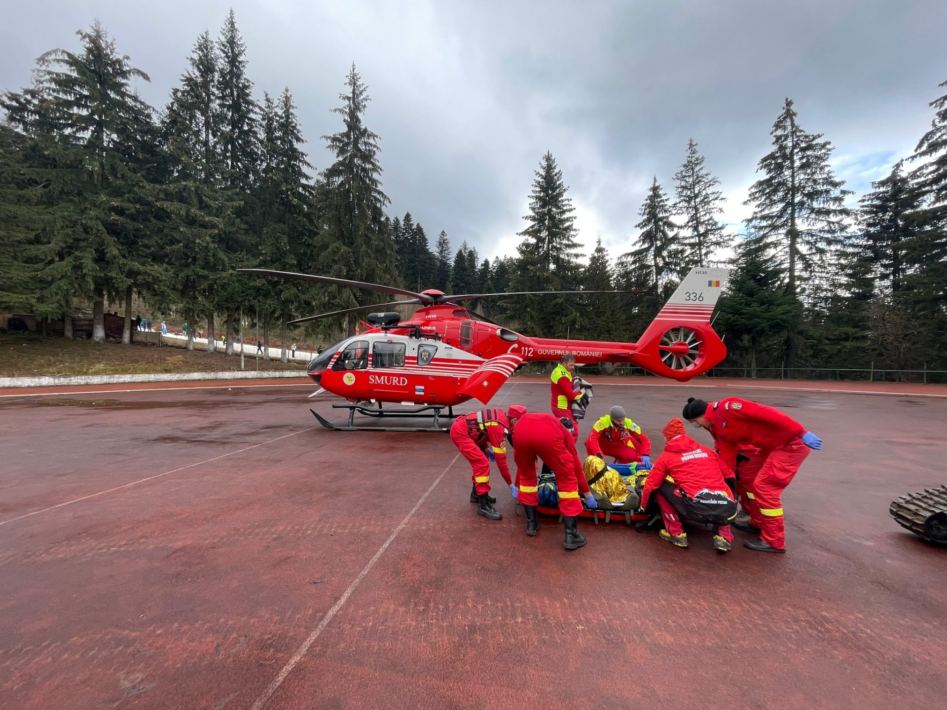 Tânără de 17 ani, accidentată pe munte, salvată cu ajutorul ...