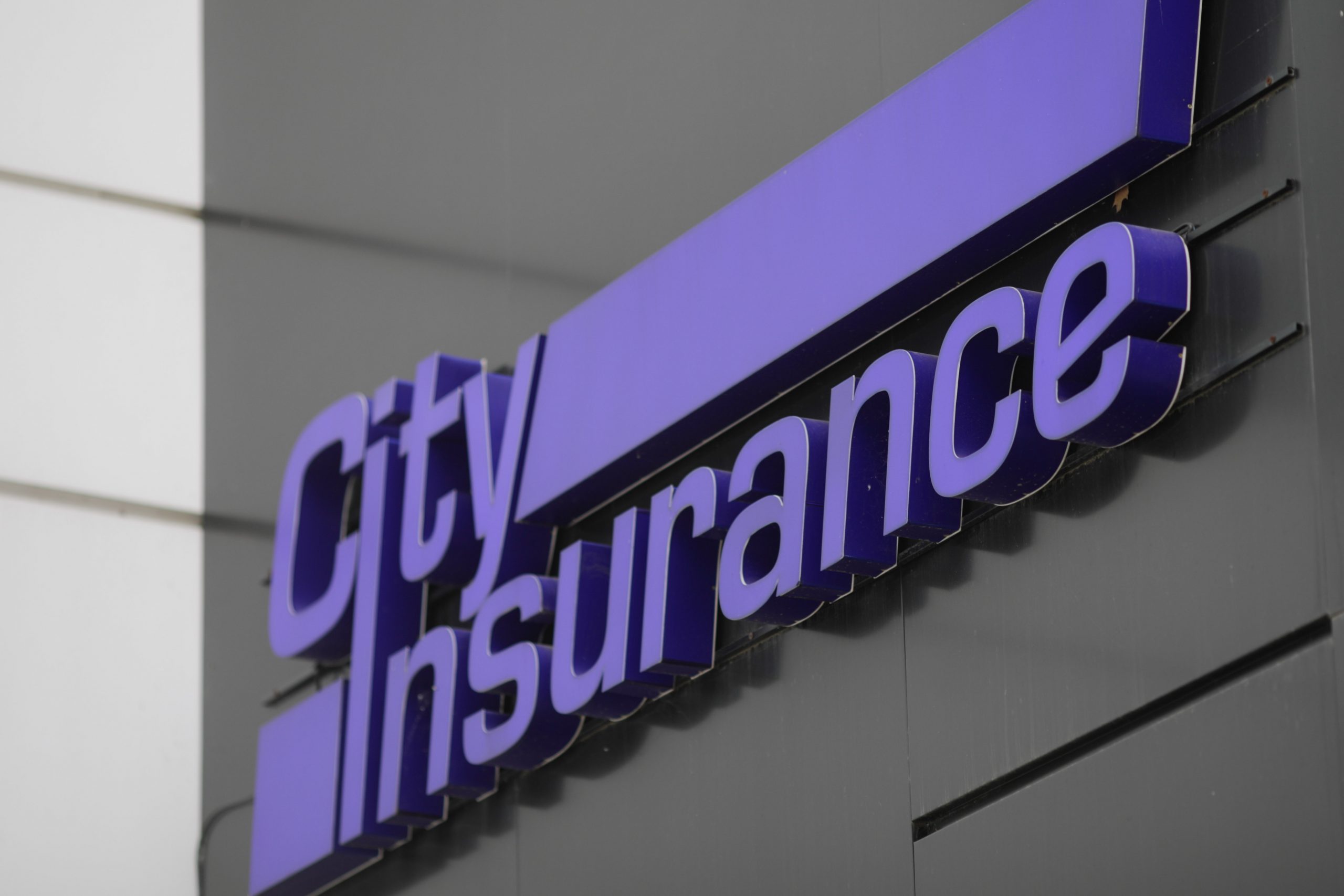 Libertatea: City Insurance ar fi transferat în afara țării sume mari de ...