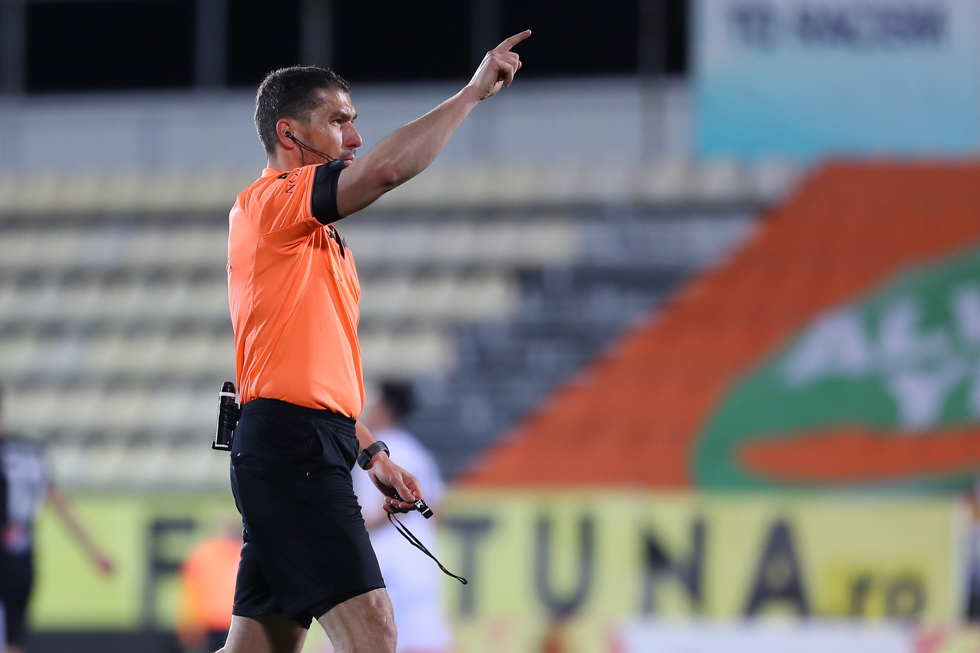 Istvan Kovacs va arbitra meciul AC Milan – Napoli din sferturile Ligii ...