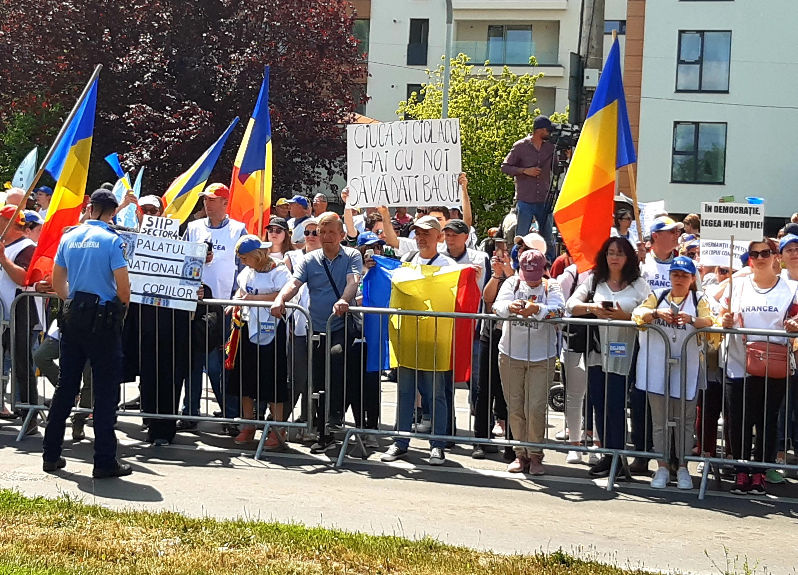 România în Direct: Profesorii resping acordul lui Iohannis. Proteste în ...