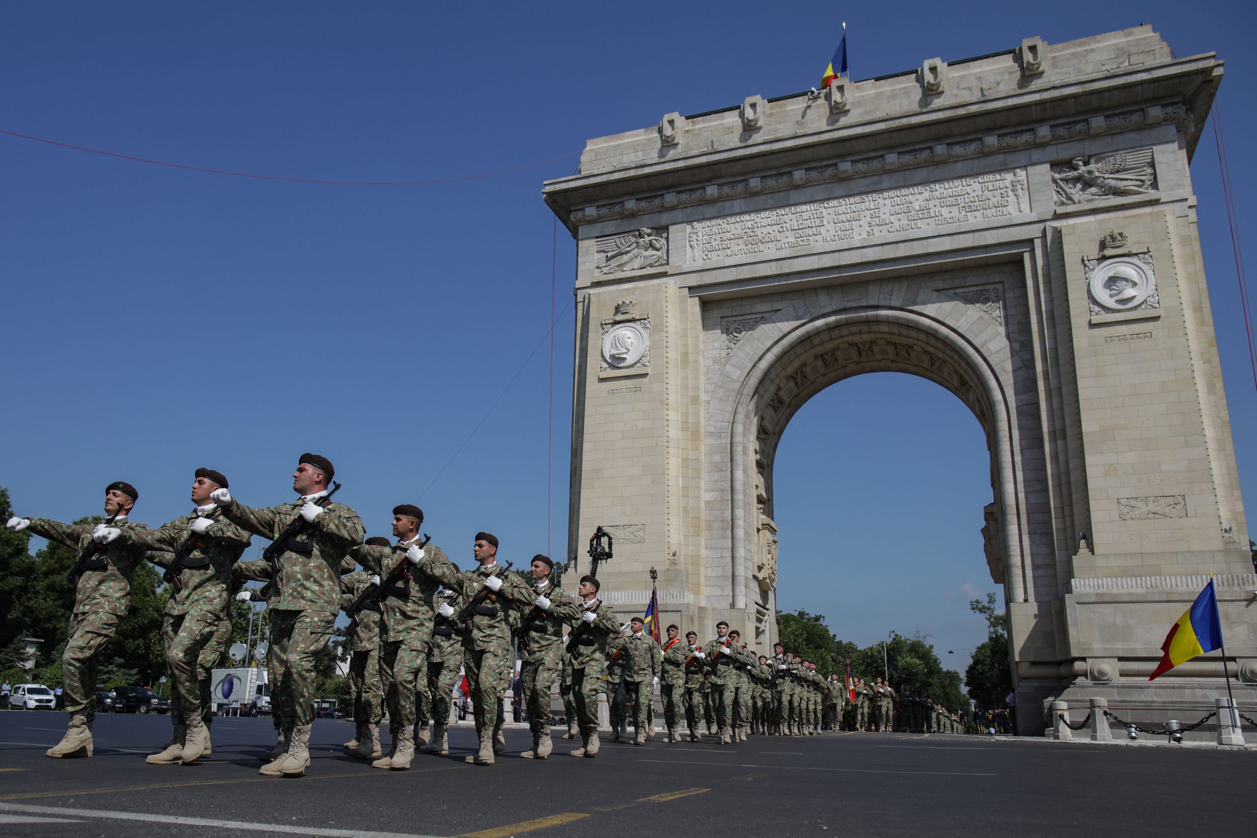 România angajează 4000 de soldați. Cum arată Armata Română azi? | VIDEO ...