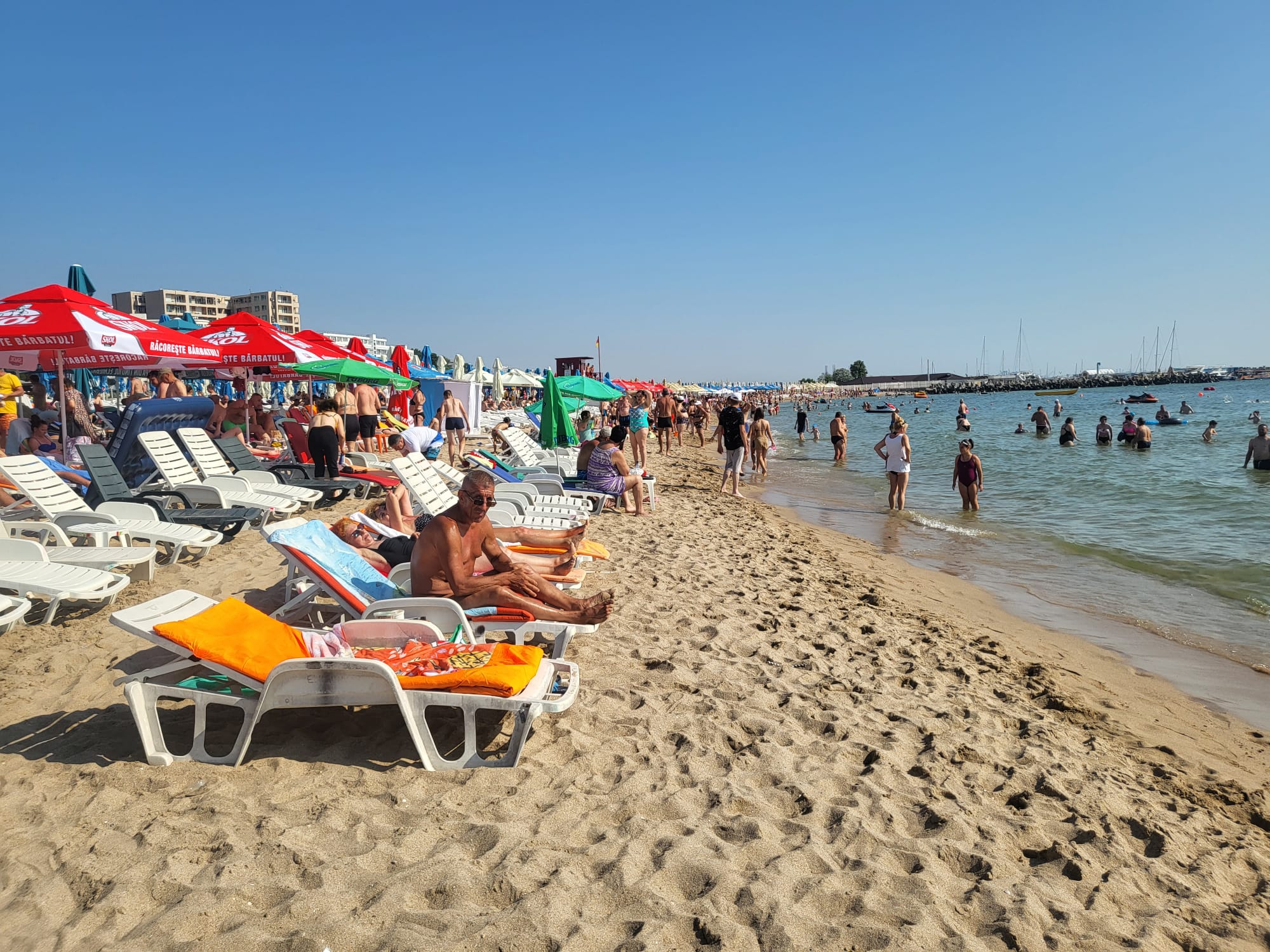 Control pe litoral. 80 la sută din operatorii de beach baruri nu au ...