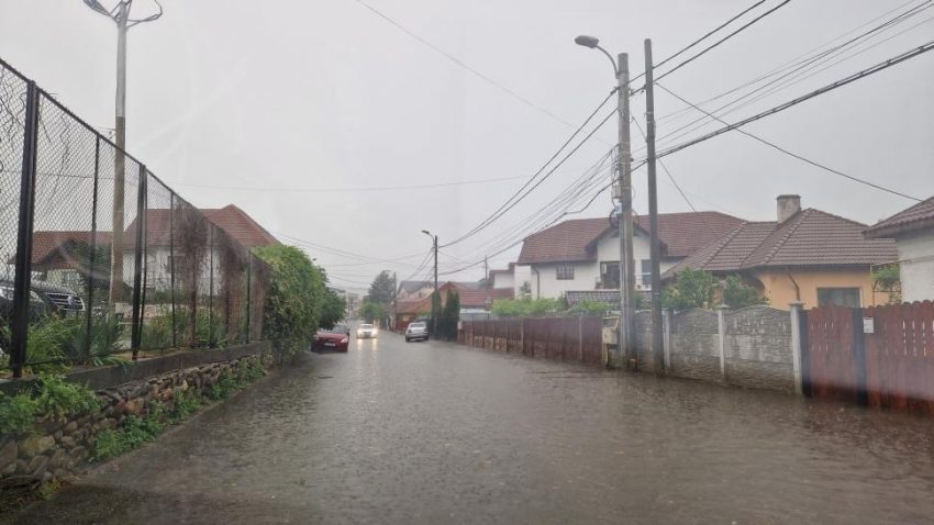 Bilanțul inundațiilor în județul Gorj: curți și case inundate, mașini ...