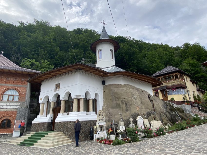 Icoana de la Mănăstirea Nămăiești, considerată a fi cea mai veche din ...
