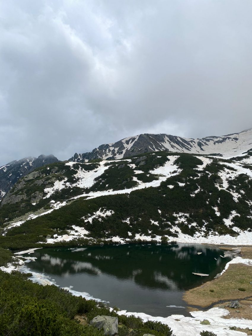 Munții Retezat: Cine au fost fetele care au dat numele lacurilor Lia ...