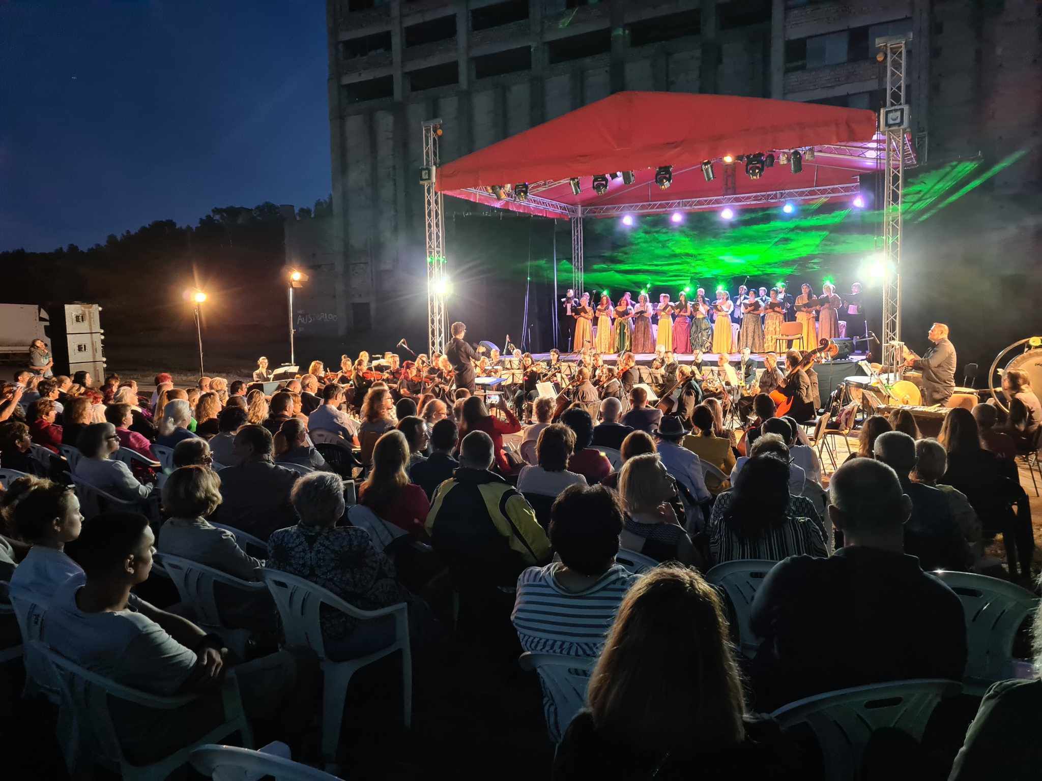 INEDIT: Spectacol de opera în curtea unei foste mine de cărbuni (VIDEO ...