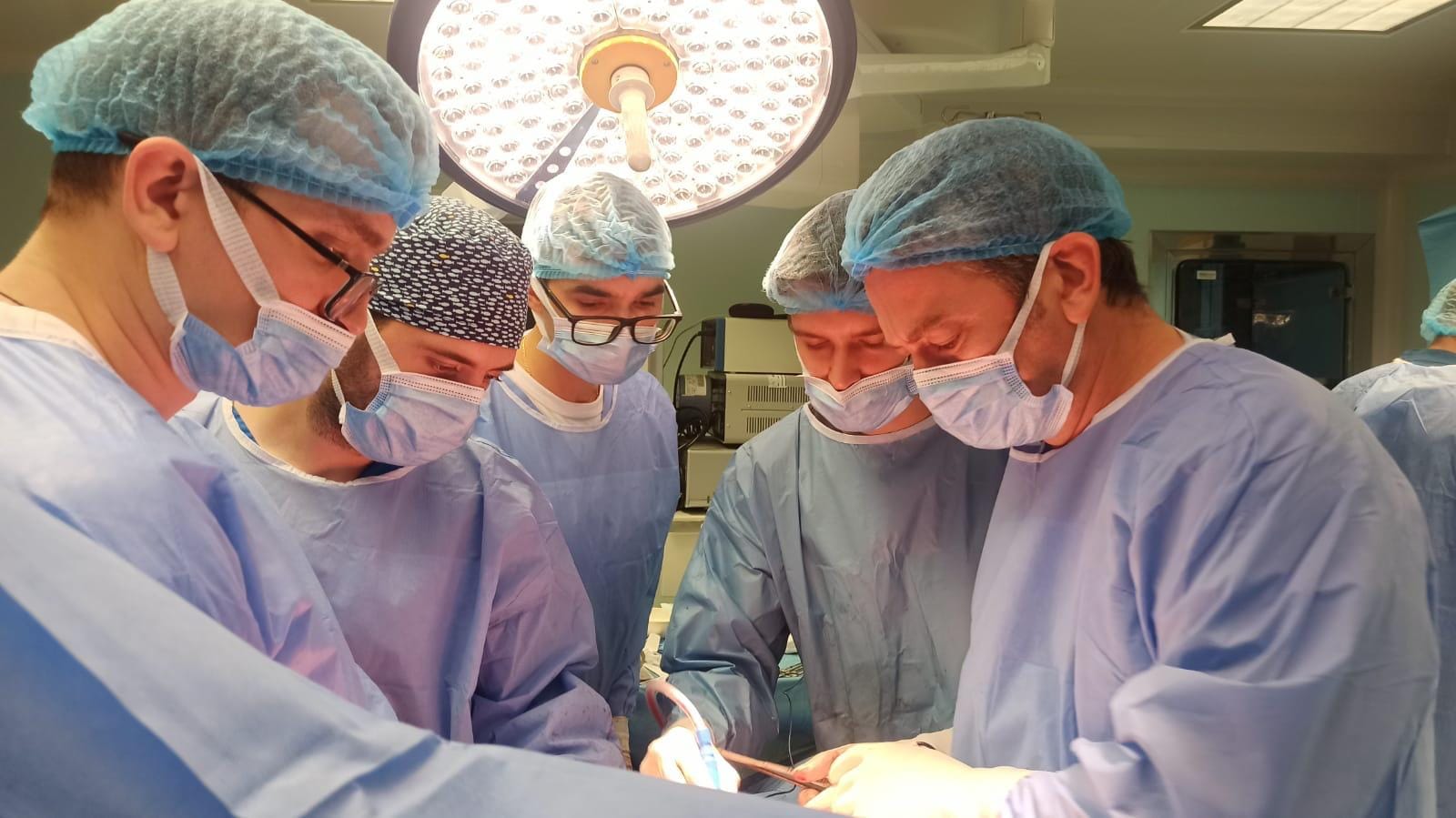 8 vieți au fost salvate după ce familiile a doi pacienți în moarte cerebrală au fost de acord cu ...