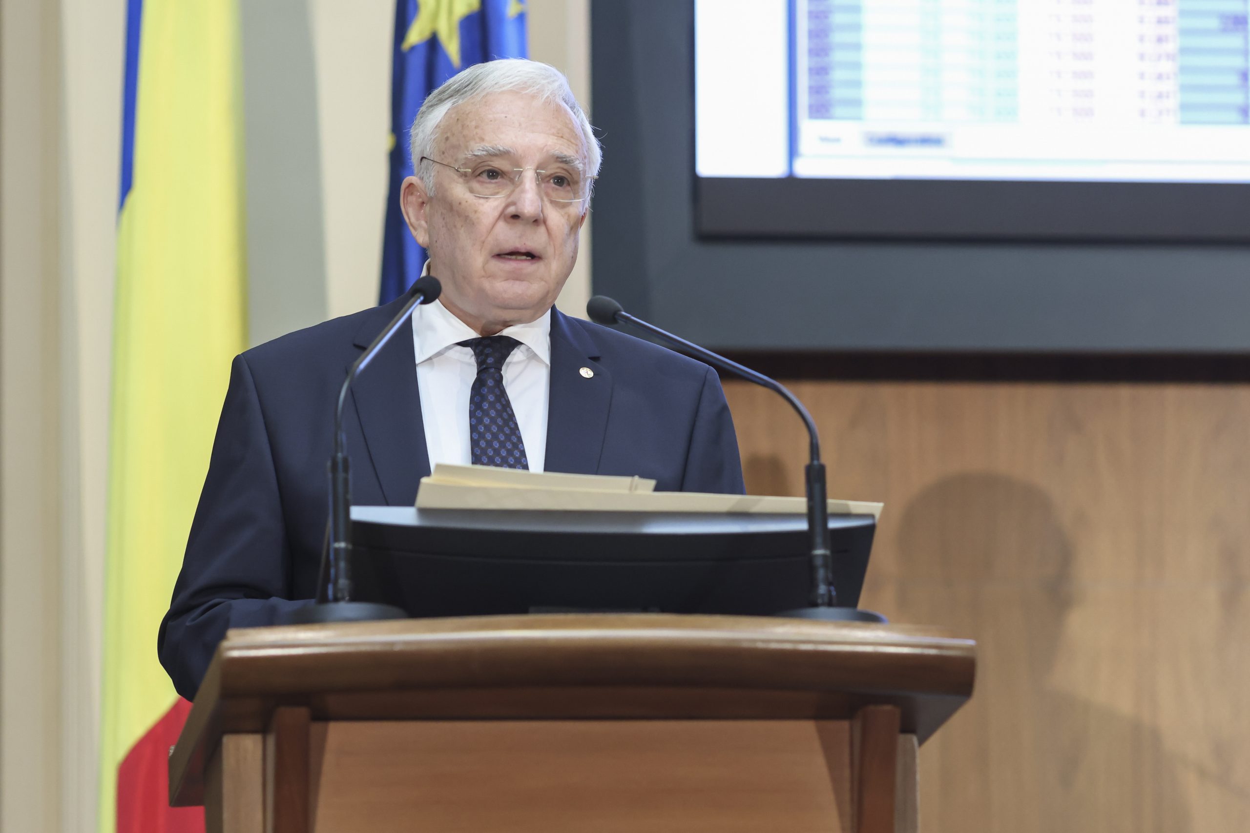Mugur Isărescu va mai rămâne un mandat la conducerea Băncii Naționale ...