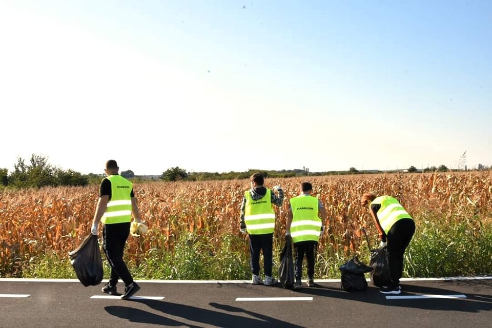 Medalia Verde: În loc să ardă resturile vegetale din gospodărie ...