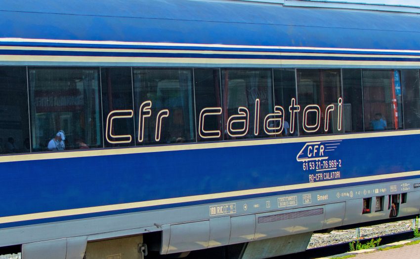 Incendiu la locomotiva unui tren, în județul Arad. Călătorii s-au ...