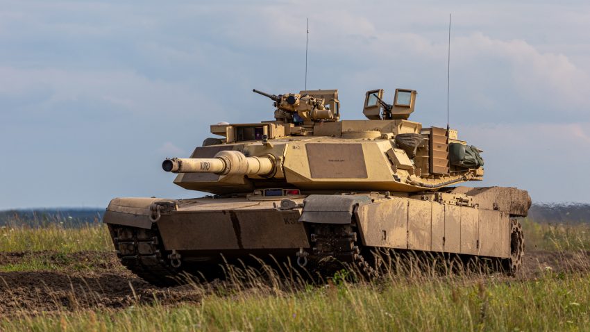 Armata României va cumpăra peste 50 de tancuri Abrams în valoare de 1 miliard de dolari : Europa FM