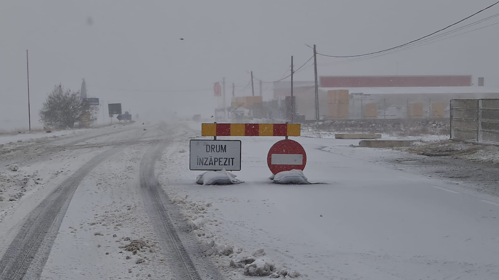 Codul roșu de viscol a fost prelungit pentru patru județe. Mai multe ...